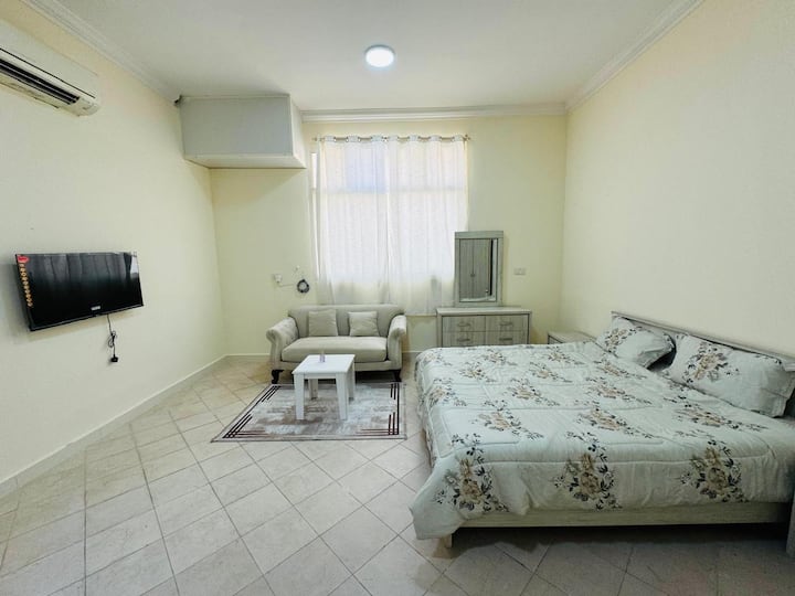 Private Studio, Attach Washroom And Kitchen - Abu Dhabi