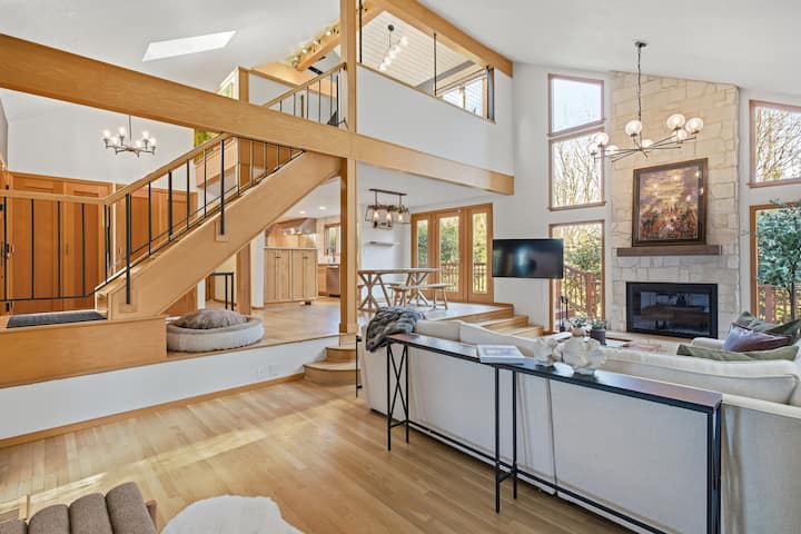 Treehouse Retreat Near Downtown, Pet Friendly - Portland, OR