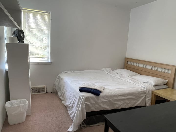 Cozy Room In Burnaby Home W/shared Bath/kitchen - Burnaby