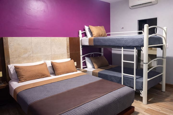 Habitación Familiar Con 1 Cama Queen, 1 Litera Ac - Córdoba