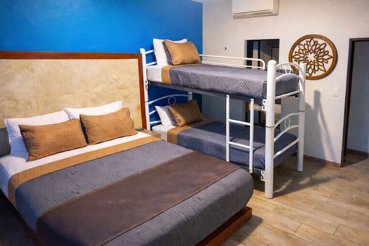 Habitación Familiar Cama Queen Y Litera Con A/c - Córdoba