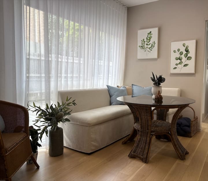 Stylish St Kilda Beach Apartment - St Kilda West - Australia