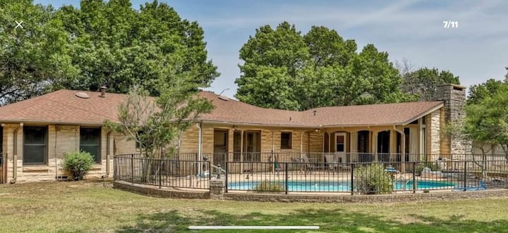 California Street Retro Ranch - Gainesville, TX