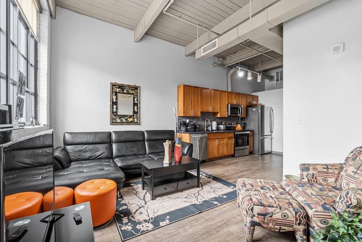 Trendy Industrial Loft - Progressive Field Cleveland