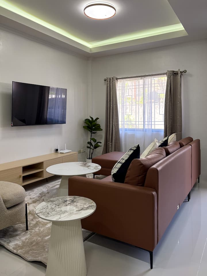 Mi Casa Guadalupe | 3br Family Getaway (7-12 Pax) - Talisay