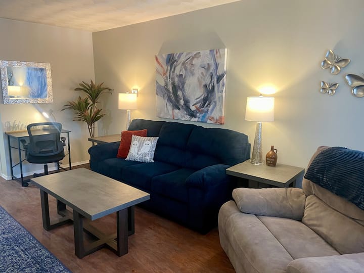 Conveniently Located Cozy 2 Bedroom - Lansing, MI