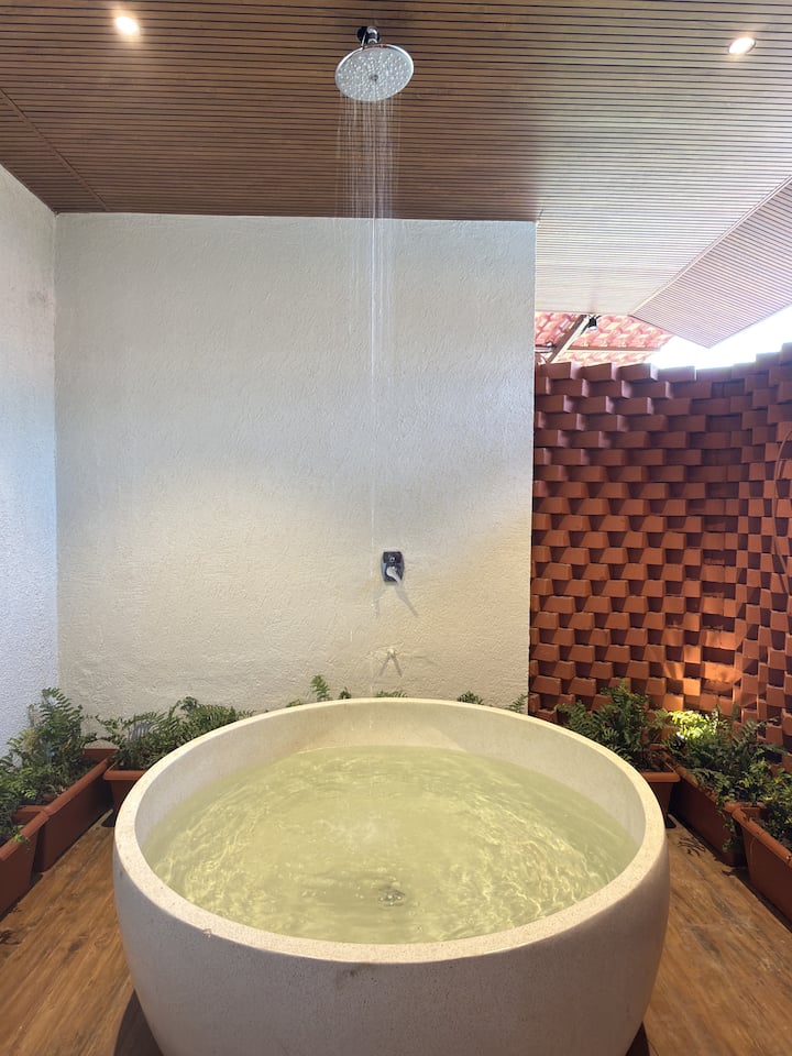 Luxury Suit Room With Bathtub In Alibag - Alibag