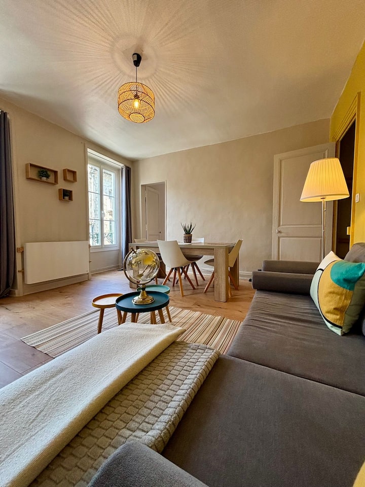 T2 Lumineux En Hypercentre – Calme & Tout éQuipé - Laval, France