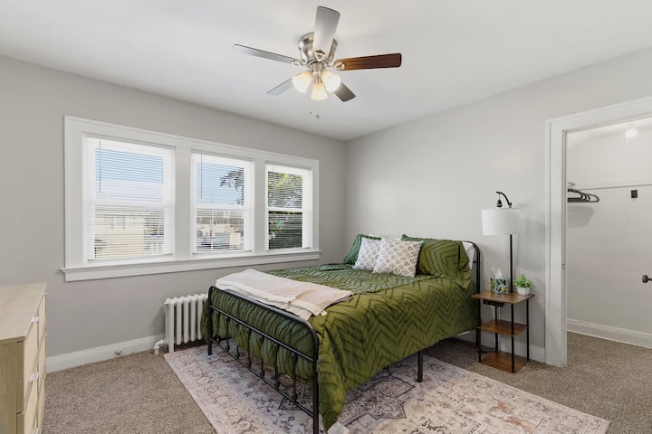 Newly Furnished | Free Parking - Toledo, OH