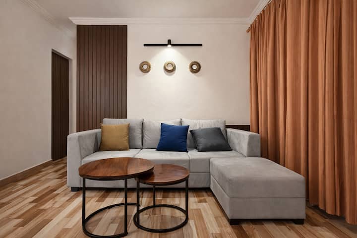 Park Road Retreat| 2bhk In Hazratganj - Lucknow