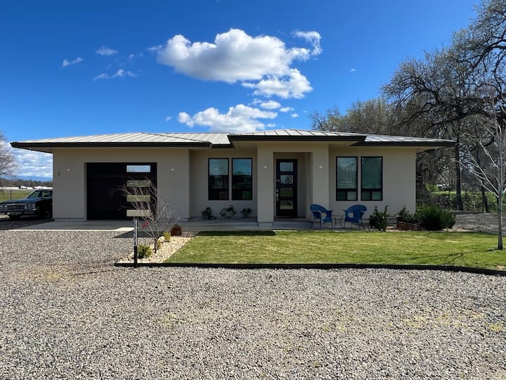 Hughes Landing | River Fishing Boat Ramp Retreat 2 - Redding, CA