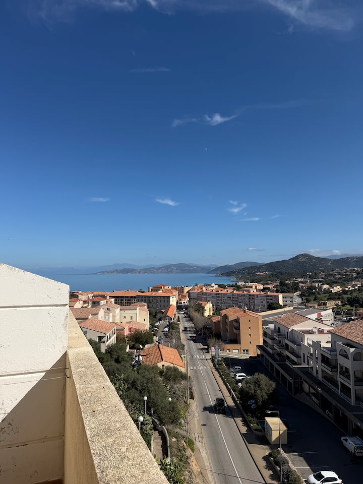 T2 Spacieux Avec Terrasse - Plage à 10 Min à Pied - Plage de l'Ile Rousse