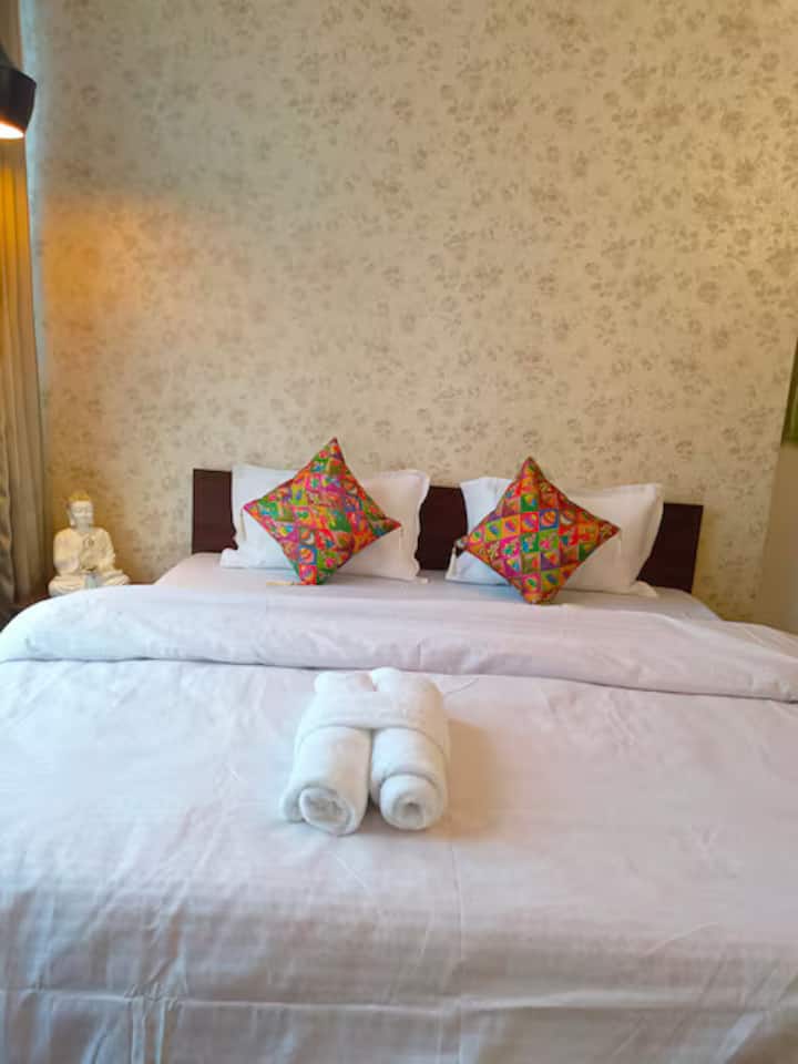 Luxe 1bhk Suite1|metro•café•wifi Workation•balcony - Noida