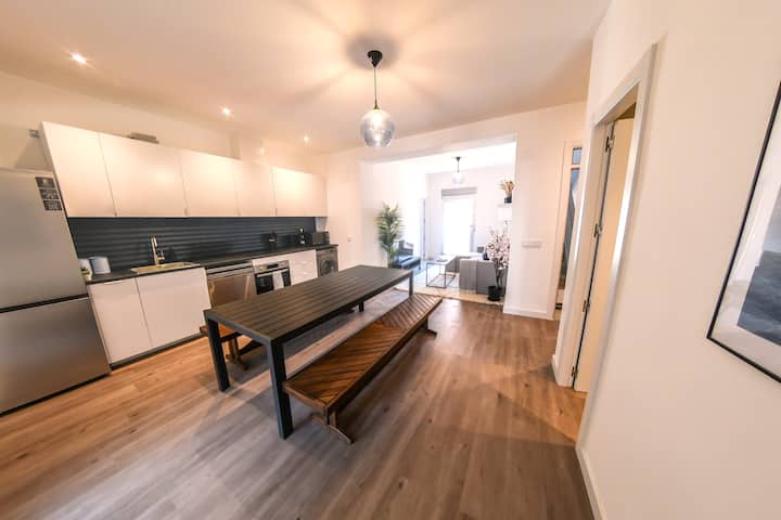 Contemporary Chic Sun-drenched Oasis With Terrace - Getafe