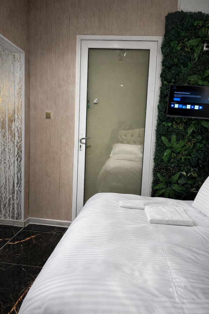 Small Luxury Room In The Heart Of Center - Târgu Jiu