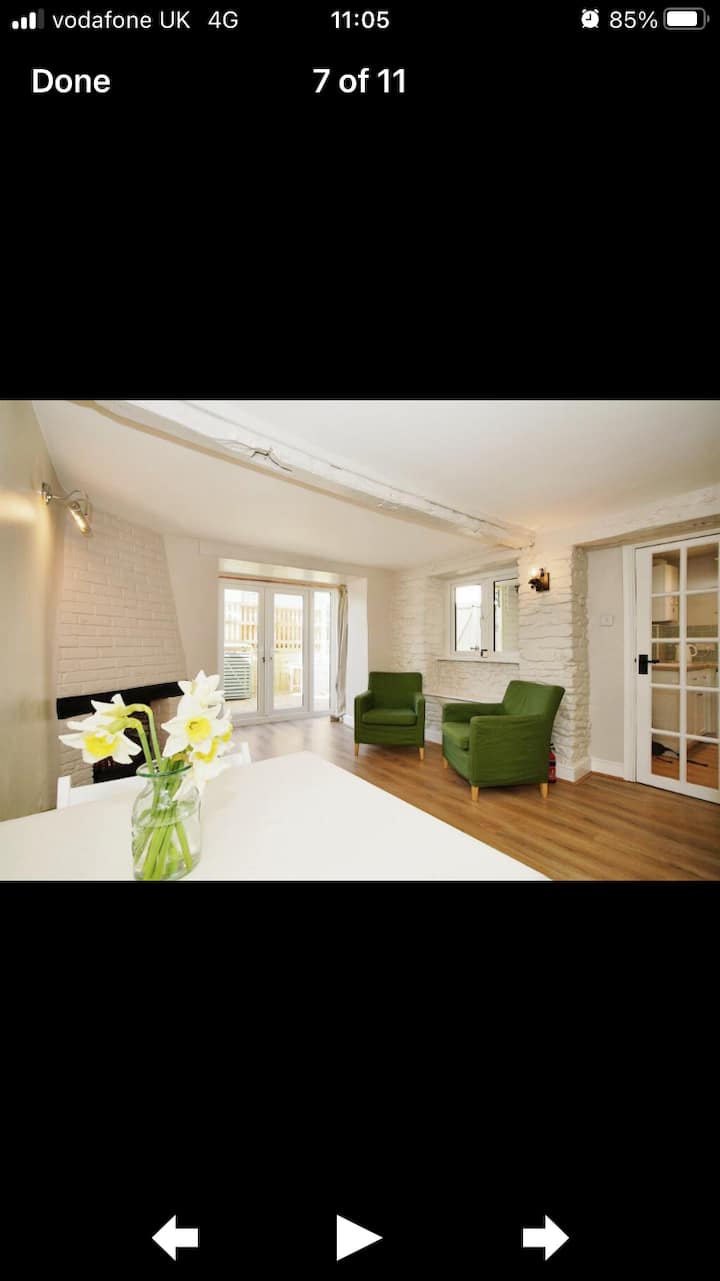 Tiny Cottage In A Big County. - Devizes