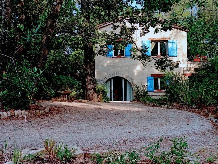 Accommodatie Gelegen Op Een Domein Van 1,4 Ha - Le Muy