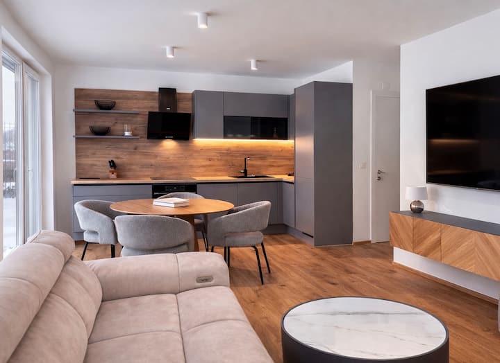 Luxury Apartment With Private Patio In Maribor - Maribor