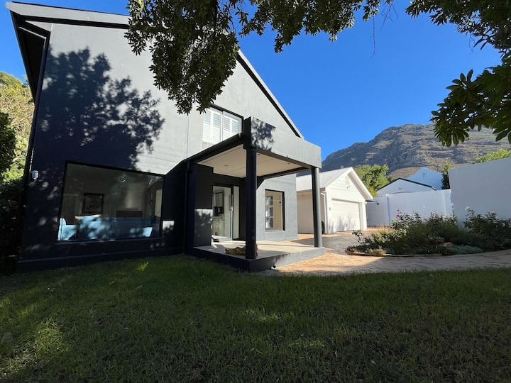 A Masterpiece Of Modern Living
A Private Sanctuary - Malmesbury