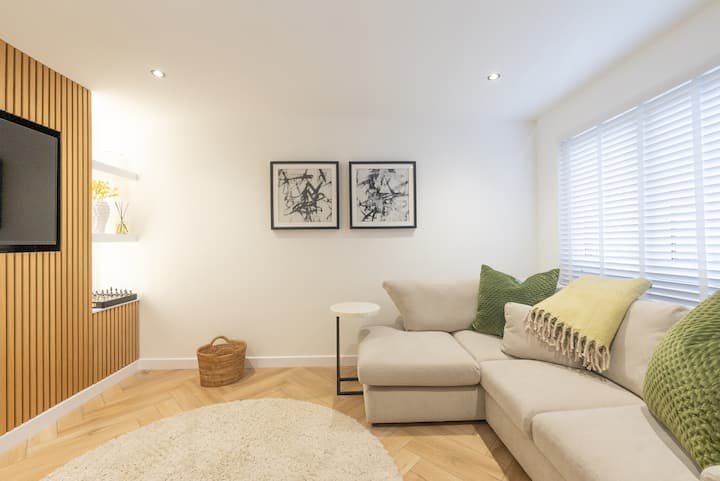 Livingston Business Stay | Parking & Wifi - Livingston