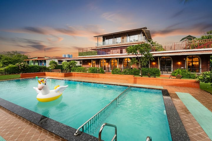 Stayvista At Greenwich Meridian W/ Pool, River - Neral