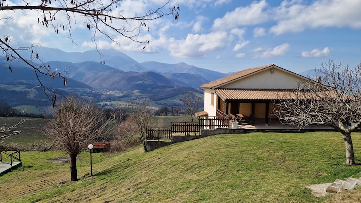 Alta Quiete: Un Rifugio Tra Le Nuvole (Alba) - Pergola