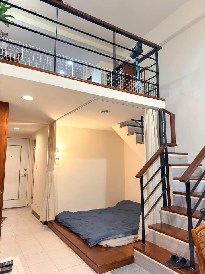 佇嘉
來一場悠閒溫馨的旅行體驗
（挑高樓中樓-三人加大床墊通舖和一個雙人床有陽台） - Minxiong