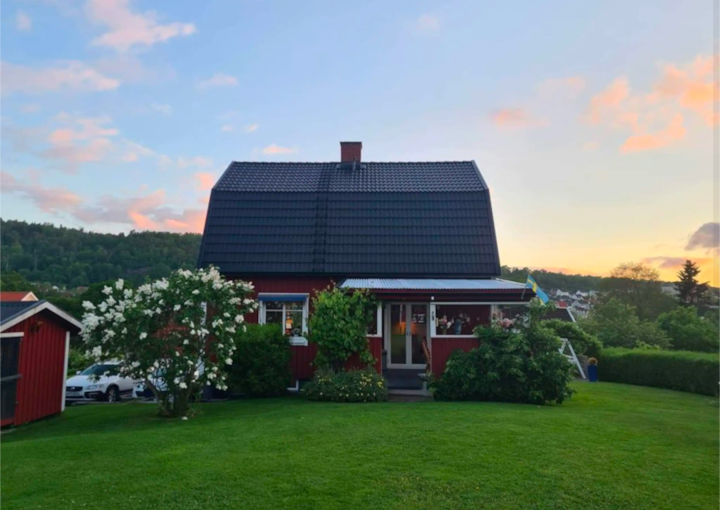 Naturnära Villa Med Stor Trädgård - Jönköping