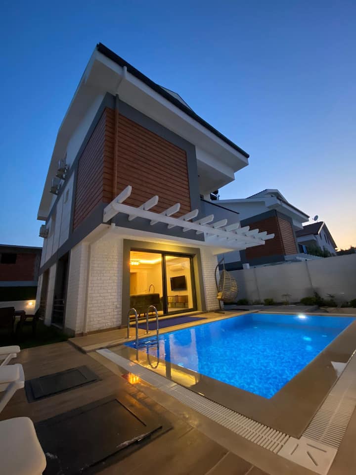 ÇAlış Plajına Yakın 8 Kişilik ÖZel Havuzlu Villa - Fethiye