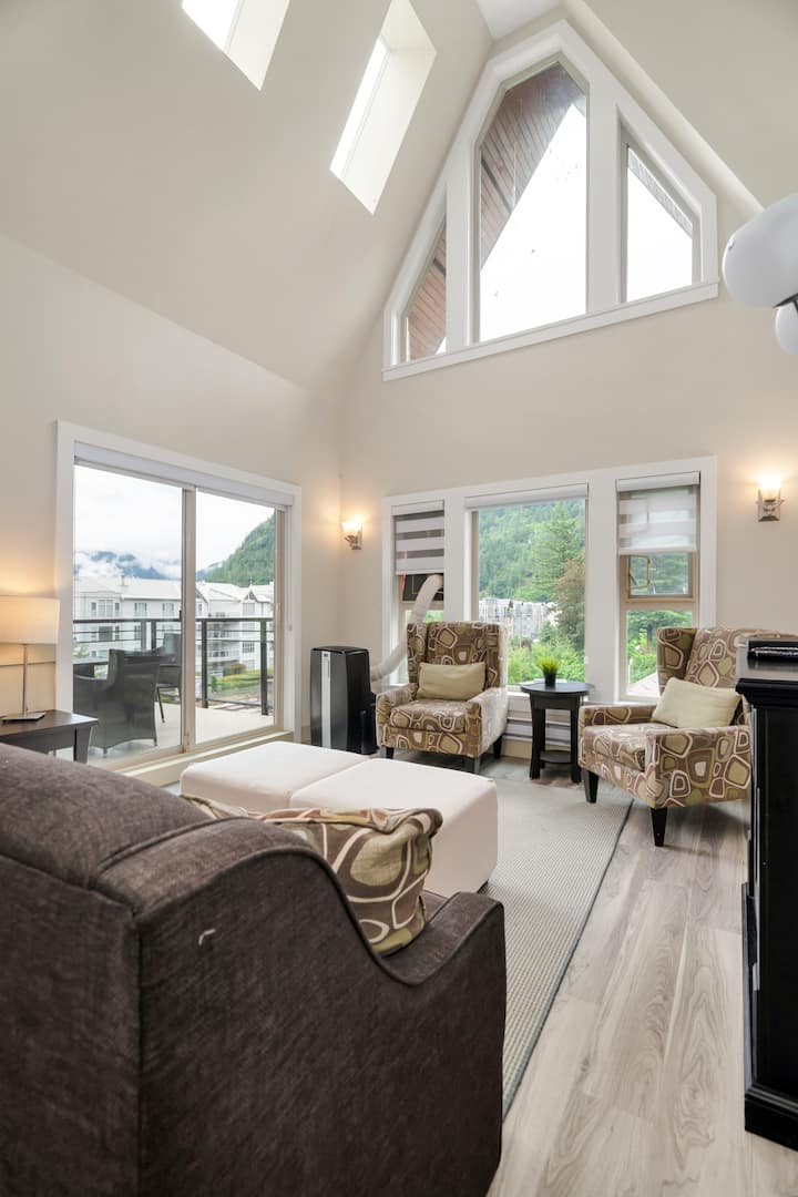7br Mountain View Penthouse Combo Unit - Harrison Hot Springs