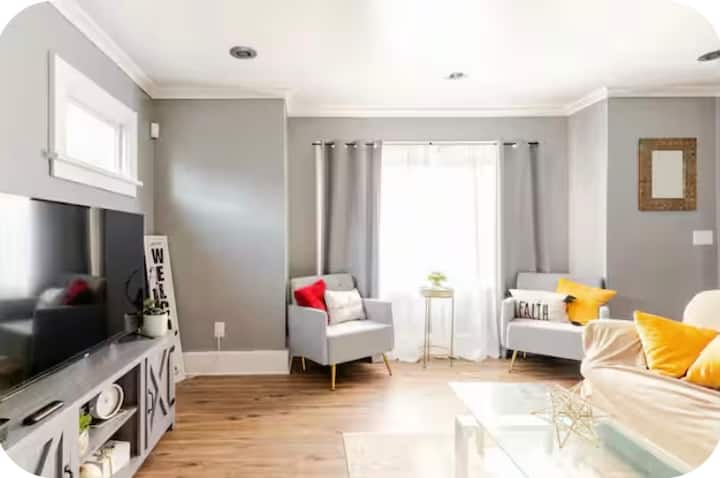 Home Away From Home • Near Rgh • Sleeps 8+ Nice! - Rochester, NY