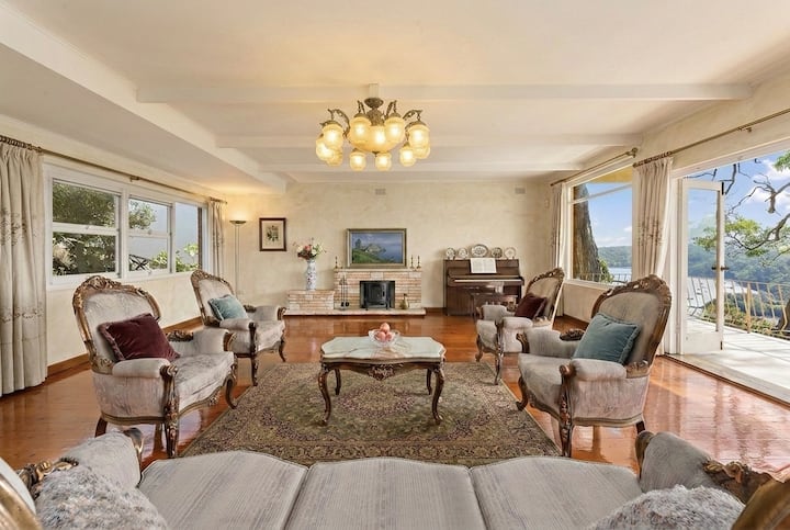 Waterfront Classic Retreat | Castle Cove - Crows Nest