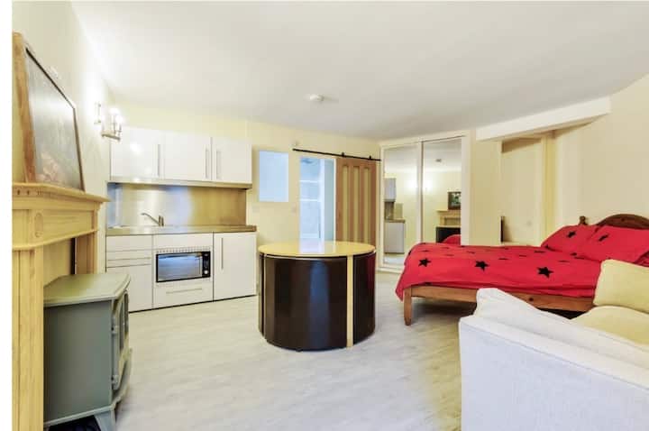 Fully Fitted Out Studio Apartment For Rental - Reading