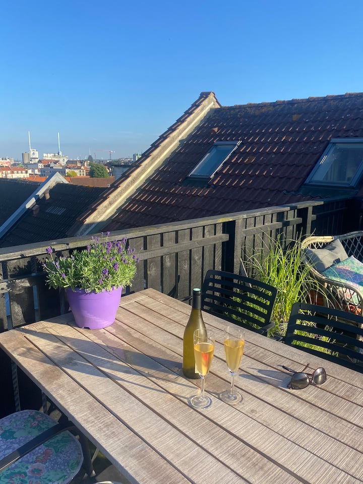 Charmerende Bolig M/tagterrasse I Populær Kvarter - Aarhus
