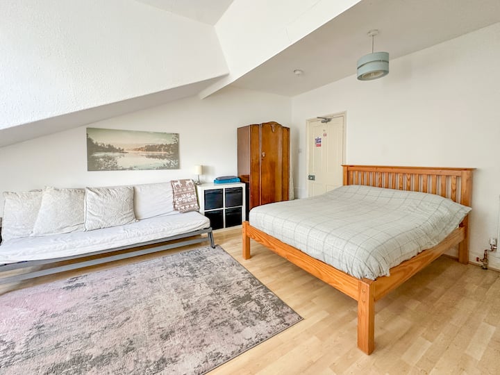Kitchenette • Double Bed • Quiet House • Fast Wifi - Guernsey