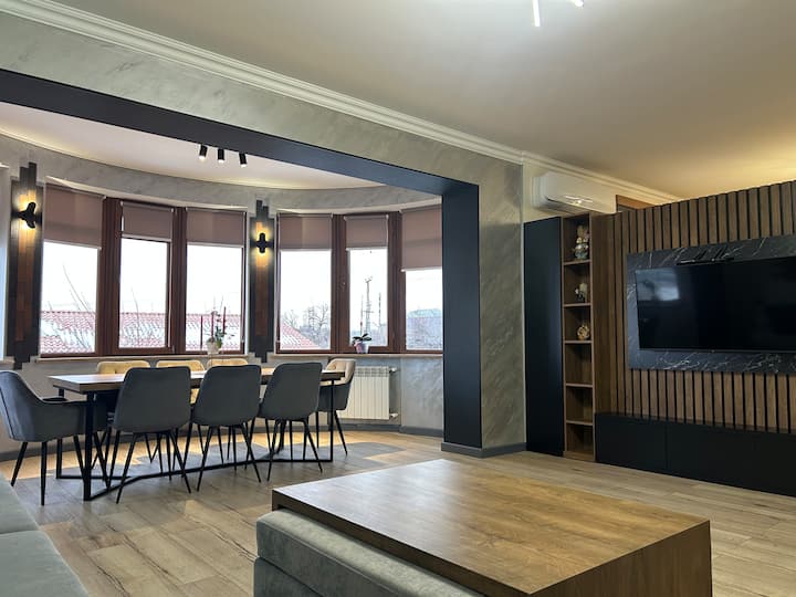 Waterfall Home - エレバン