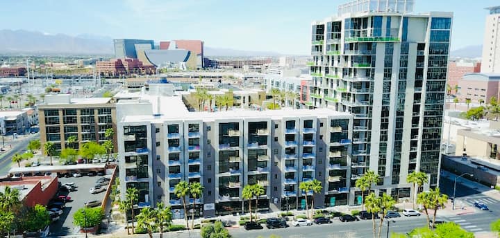 Swanky Downtown Fully Furnished 2 Bedroom 2 Bath - Las Vegas, NV