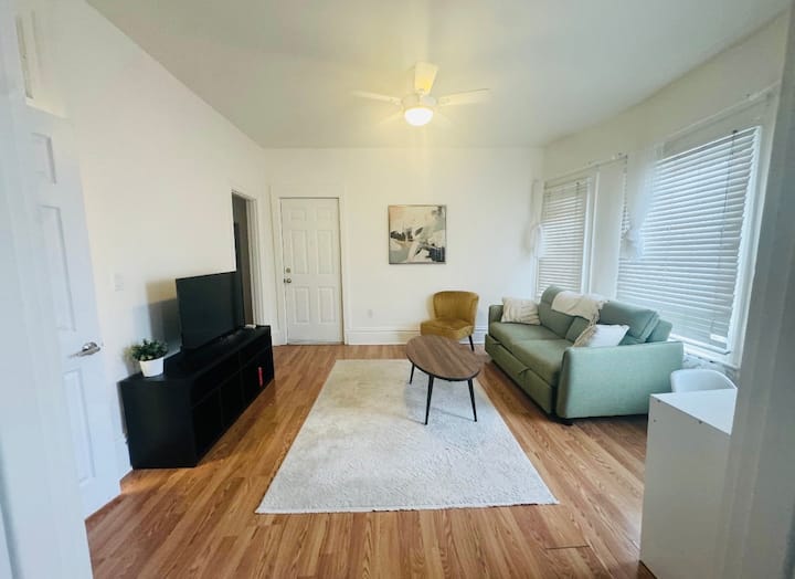 Tastefully Furnished One Bedroom, In Hamilton. - カナダ ハミルトン