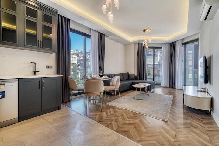 Denize Sıfır Lüks Konseptte Geniş 2+1 Daire - Oba