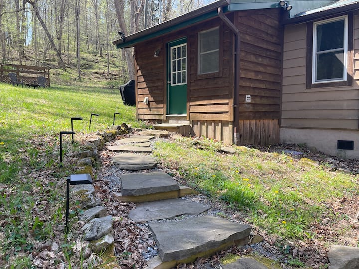 Rustic Cozy Cabin Near Nrg - Hawks Nest State Park, Ansted