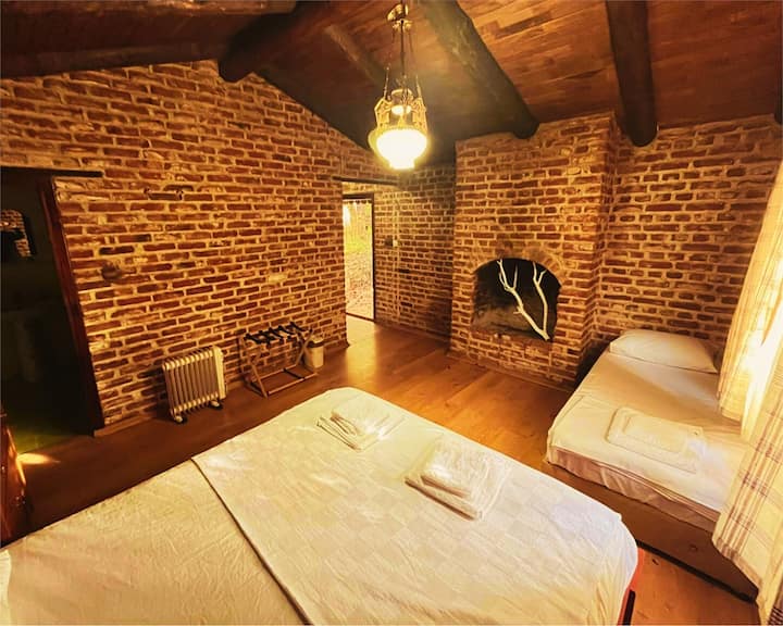Stone House W/ Fireplace In Kazdağları |Breakfast - Edremit