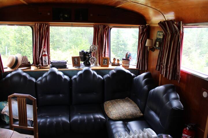 Caravane Au Design éLégant Des 40's, Les Pyrénées - Mirepoix
