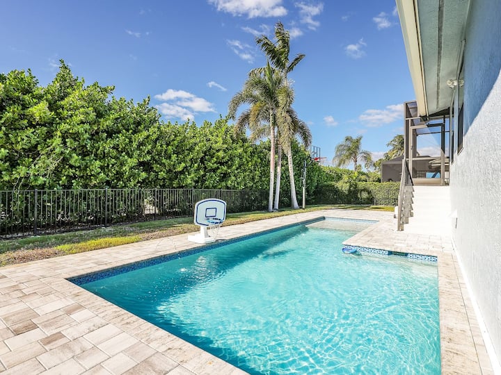 4 Bedroom: Heated Pool, Basketball + Near Beach - Marco Island, FL