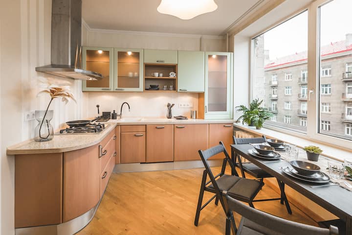 Elegant Apt Riga's Iconic Main Boulevard | 4br - Riga
