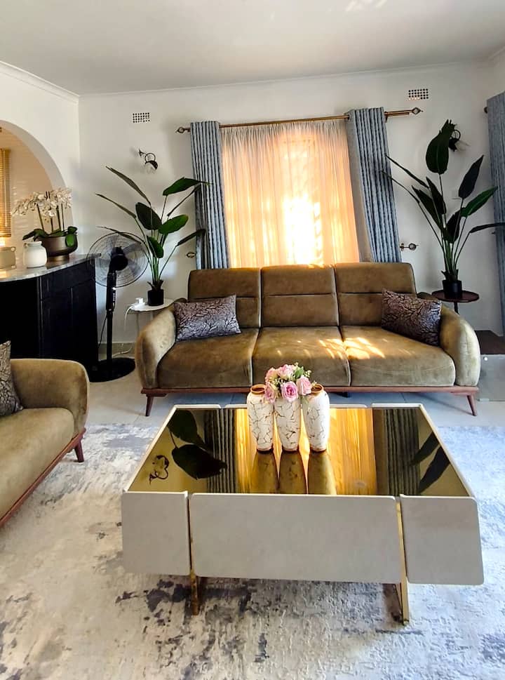 Marborough Guesthouse | Pool | Backup Power | Wifi - Zimbabwe