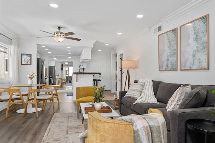 Cozy Apartment Steps To Beach - Newport Beach, CA