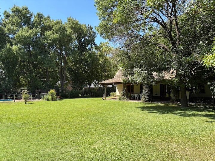 Casa Con Amplia Galería Y Pileta - Bella Vista