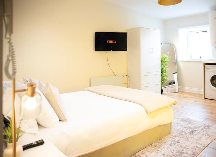 City-centre Gem | Modern Top-floor Retreat - Cambridge