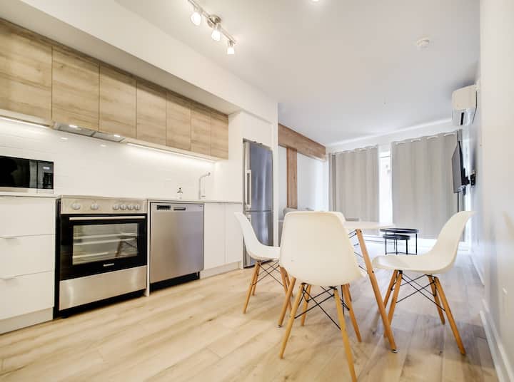 Urban Designer Hub | Midway To Old Port & Downtown - Montreal