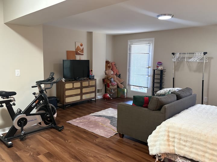 Studio Apartment With Private Entrance - Ashburn, VA